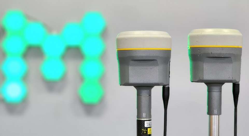 Trimble R10 Dual GPS GNSS Beidou Galileo RTK Base & Rover Setup w/ TSC3 ...