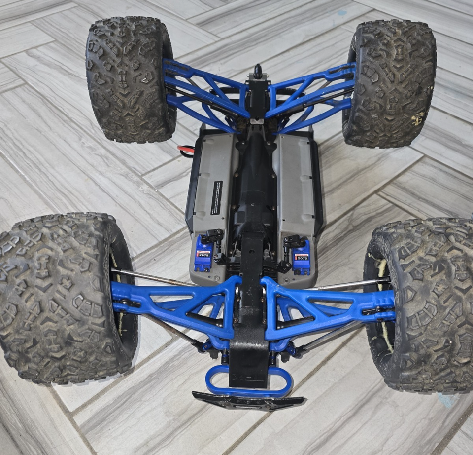 Modified Mamba Monster RC Truck On E-Revo Chassis-w-upgrades & Xtra E ...