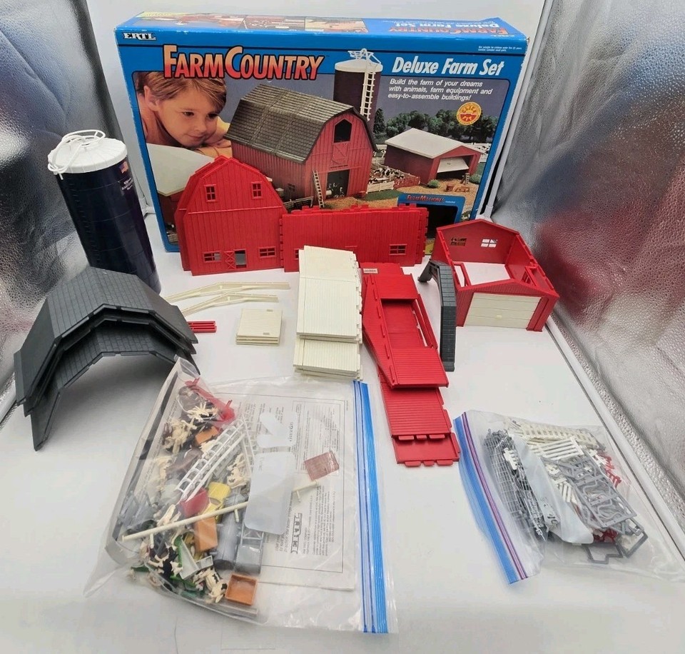 HUGE LOT Ertl Farm Country- Deluxe Farm, Farm House & Beef Cattle Sets ...