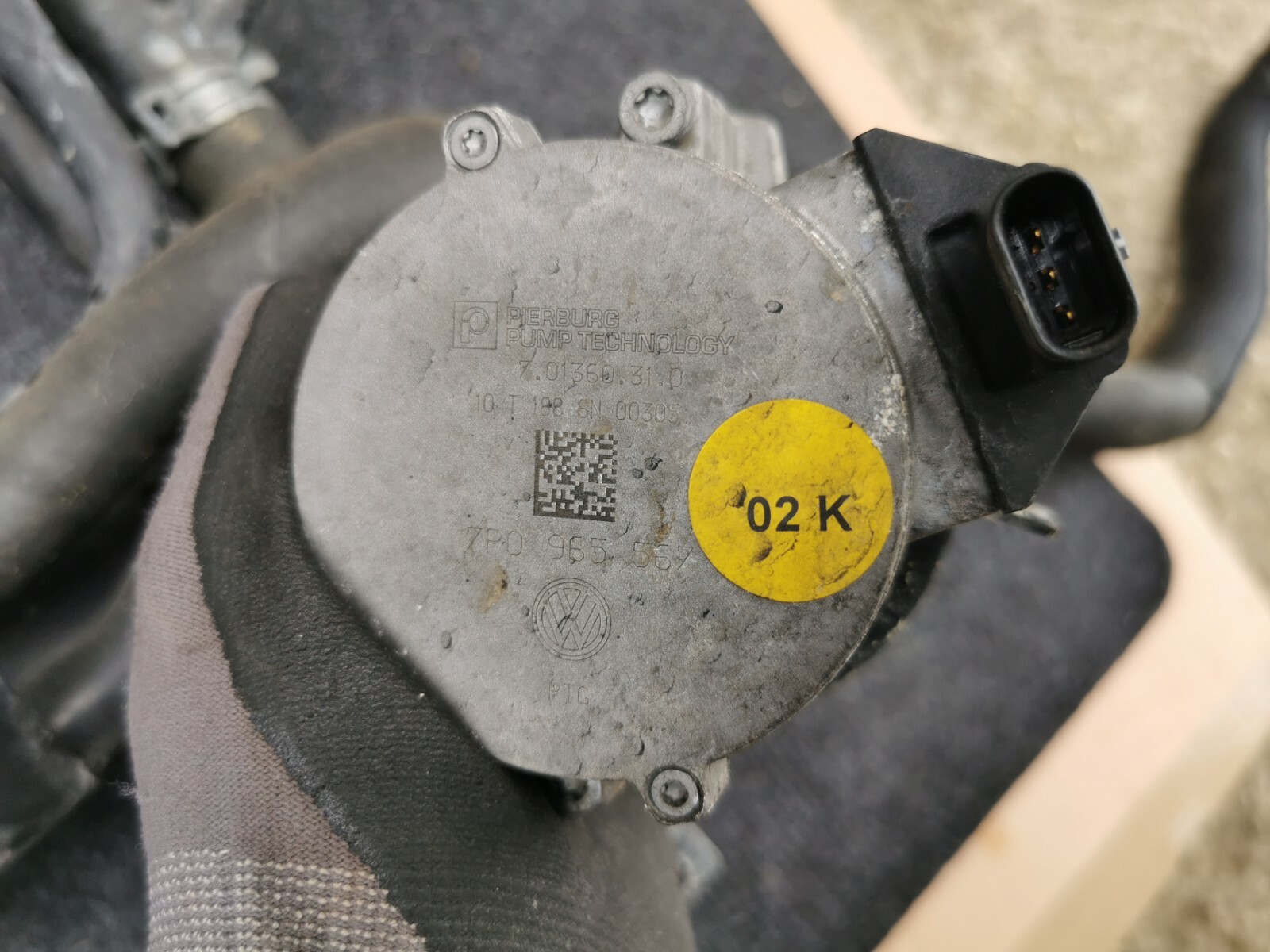 Porsche Cayenne 2010 - 2014 S Hybrid Water pump 7P0965567 hose pipe ...