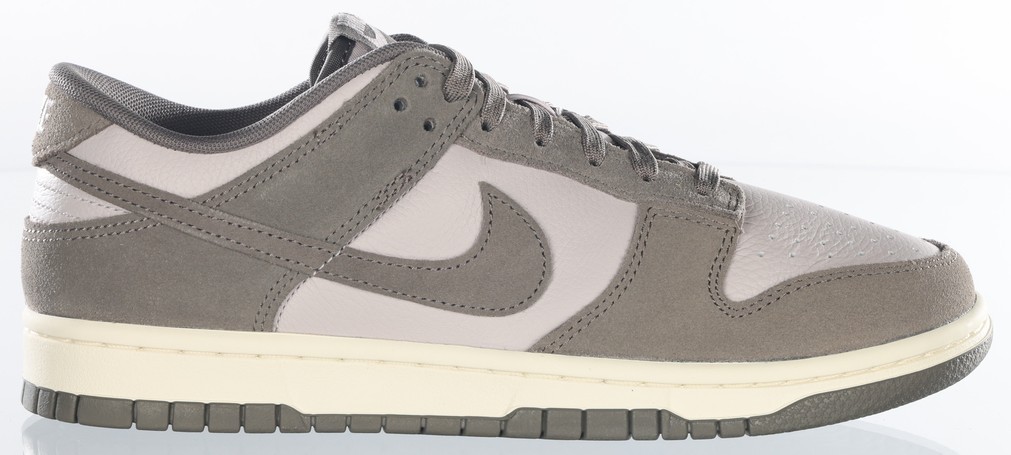 Size 10.5 - Nike Dunk SE Low Platinum Violet Cave Stone for sale online ...