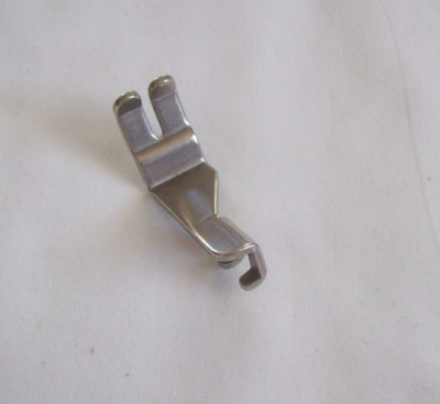 Singer SLANT gathering shirring presser foot Part 161169 | eBay