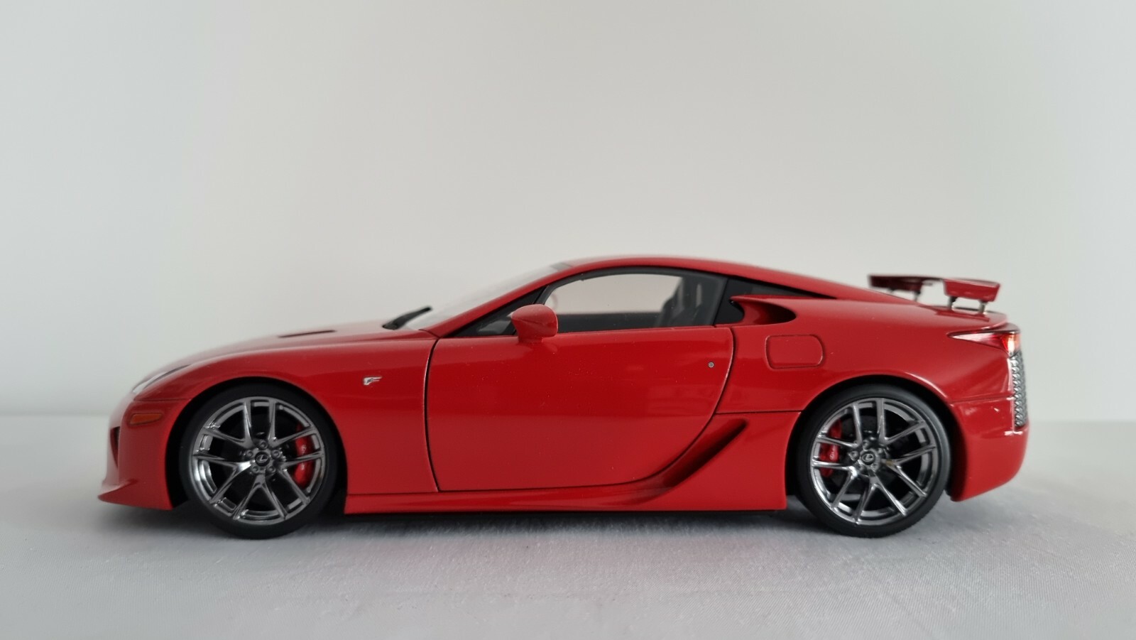 AUTOart Lexus LFA Red Diecast 1:18 78833 MEGA RARE | eBay Australia