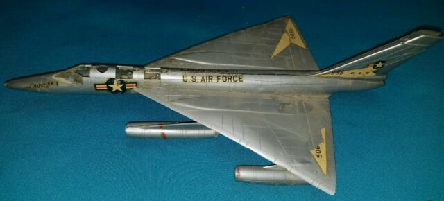 Monogram Scale USAF B-58 Hustler Aircraft Plastic Model Kit 6821 for ...