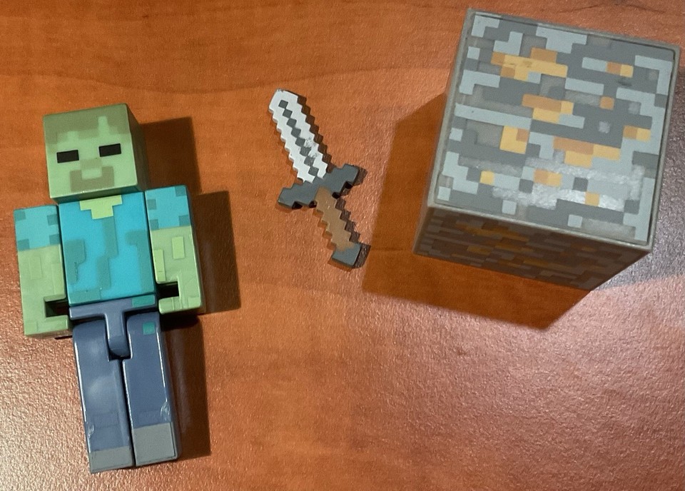 Minecraft Overworld Series1 Vintage Zombie Mini-Figure - Complete ...