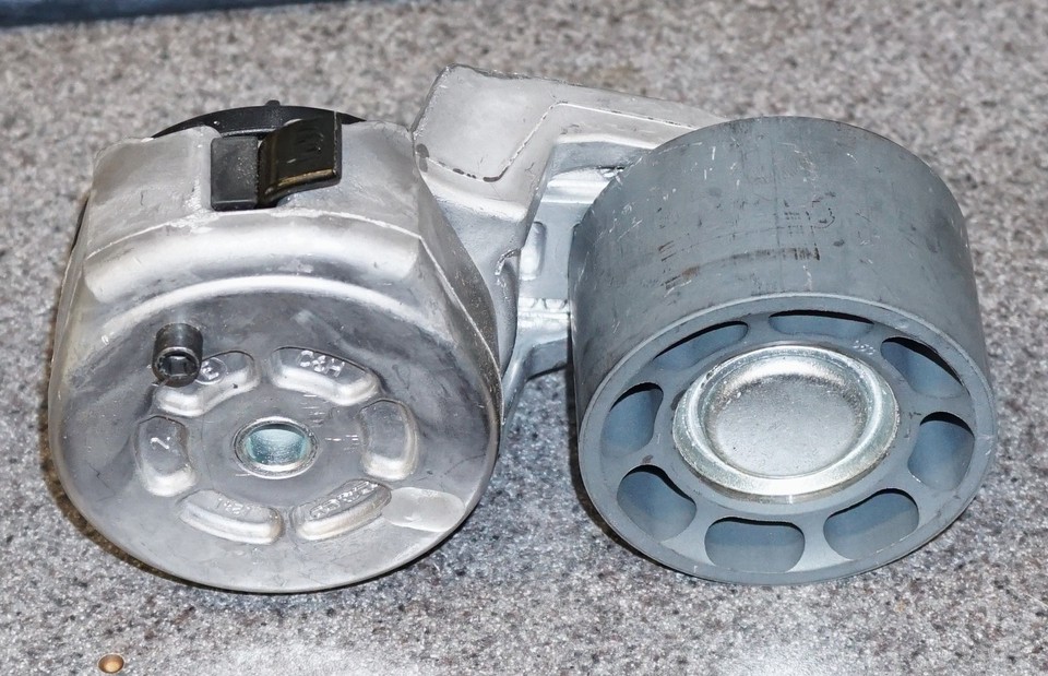 DAYCO 89423 DRIVE BELT TENSIONER 38529 45818 3508604C91 VKM910529 ...