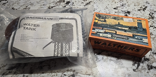 LOT OF 2 UNASSEMBLED TRAIN STRUCTURES--BACHMANN WATER TANK (HO ...