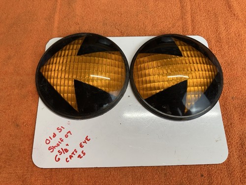 PAIR Vintage CATS EYE NO.26 ARROW TURN SIGNAL LENSES LENS Car truck Bus ...