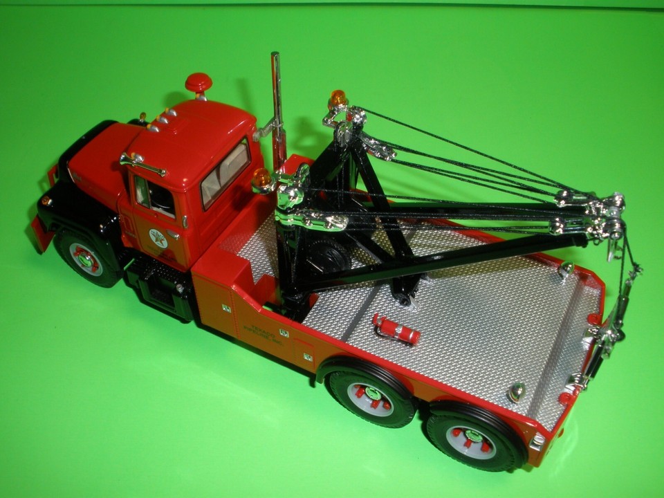 First Gear Tow Truck R Model Mack Heavy-Duty Wrecker Texaco Pipeline ...