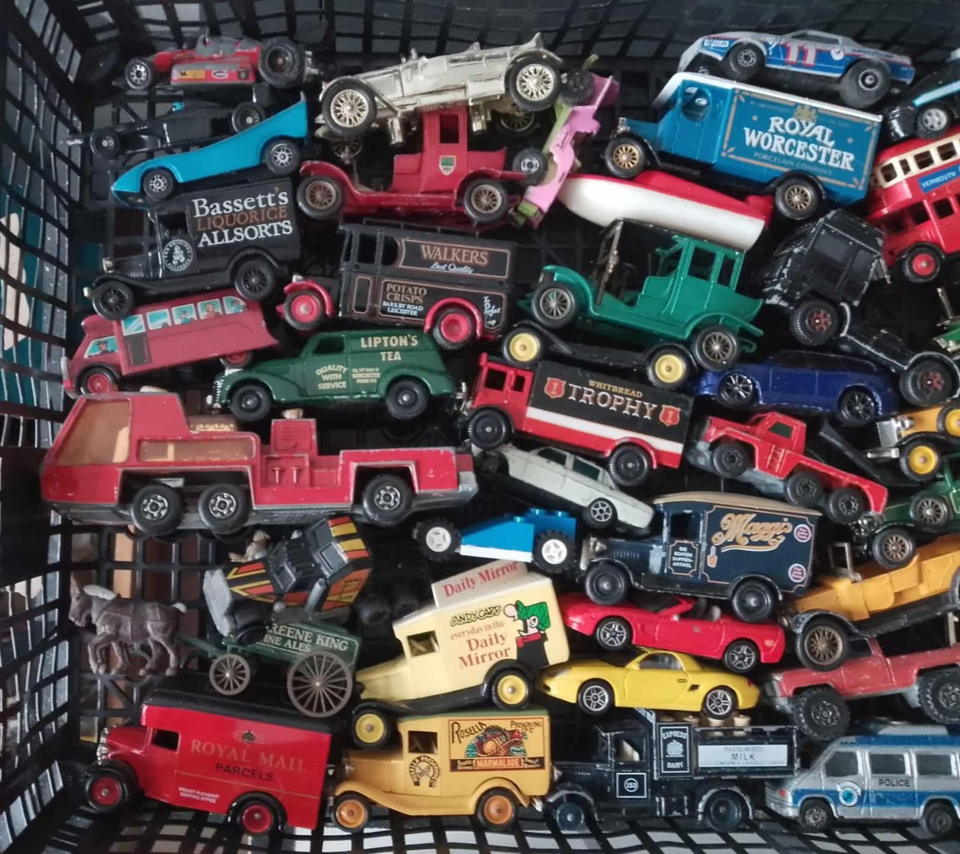 VINTAGE & LATER DIECAST MODEL / TOY JOB LOT MATCHBOX LLEDO OTHERS CARS ...