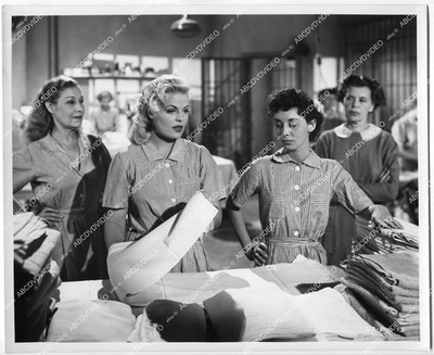 o11154 1953 orig photo Cleo Moore & the girls working in prison laundry ...
