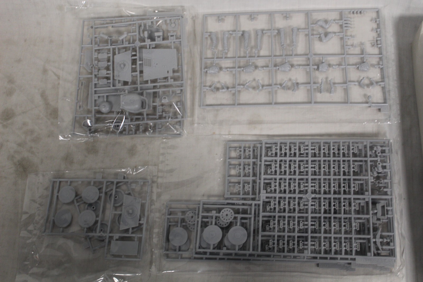 Dragon #6060 Hetzer Command Version 1:35- Model Kit | eBay