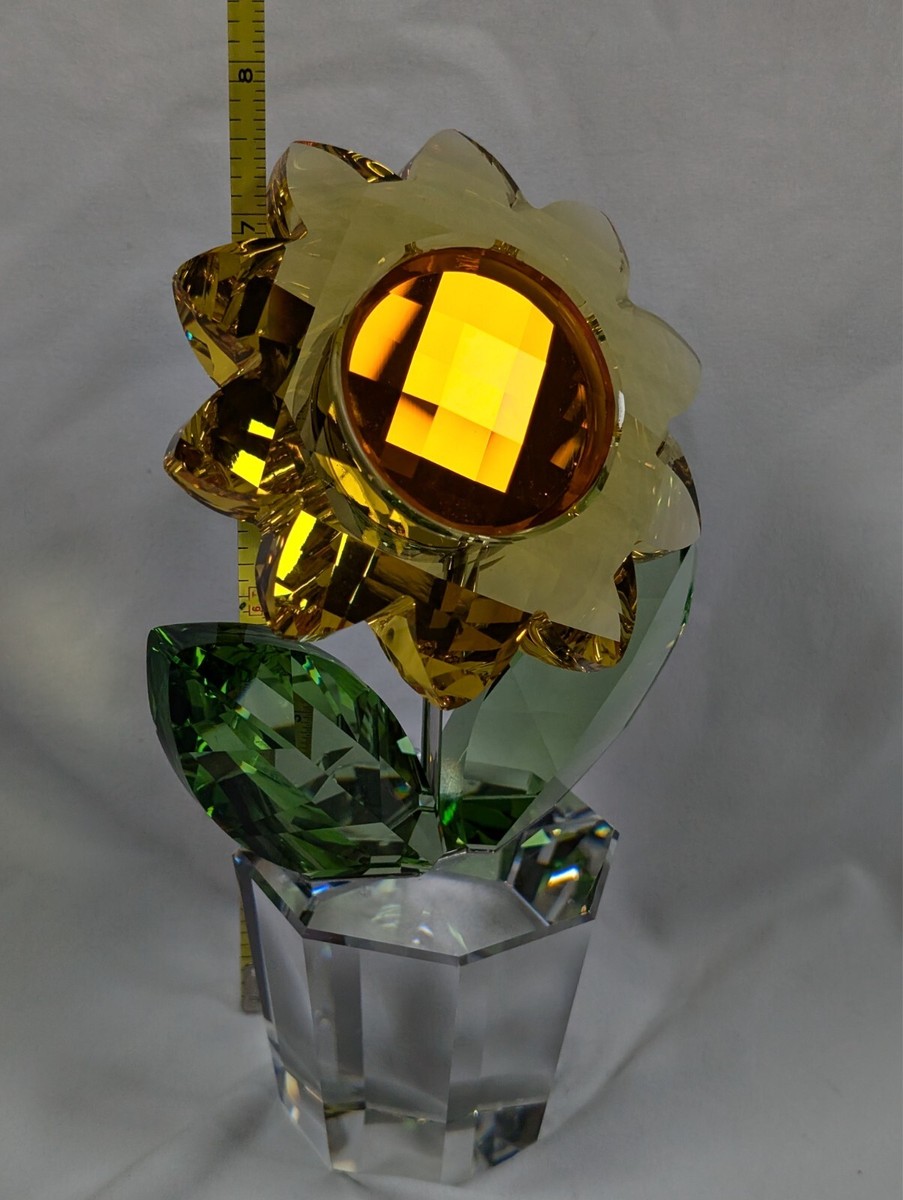 Swarovski Large sunflower 835636. Retired Piece ! Has flaws Swarovski Large sunflower 835636. Retired Piece ! Has flaws