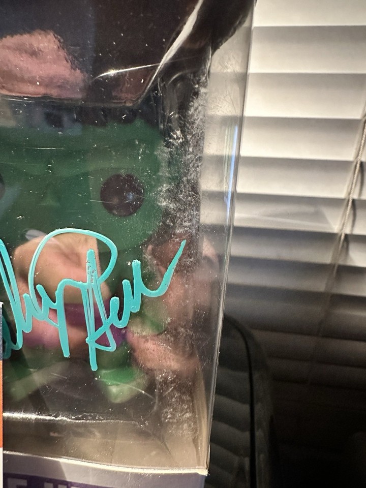 Number Eight Marvel Universe, Funko Pop The Hulk Autographed With ...