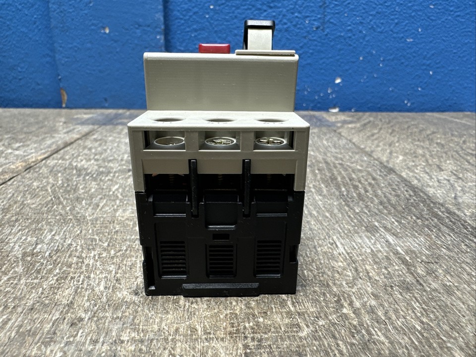 GV2ME08 2.5A-4A Motor circuit breaker manual Motor Starter Button GV2M ...