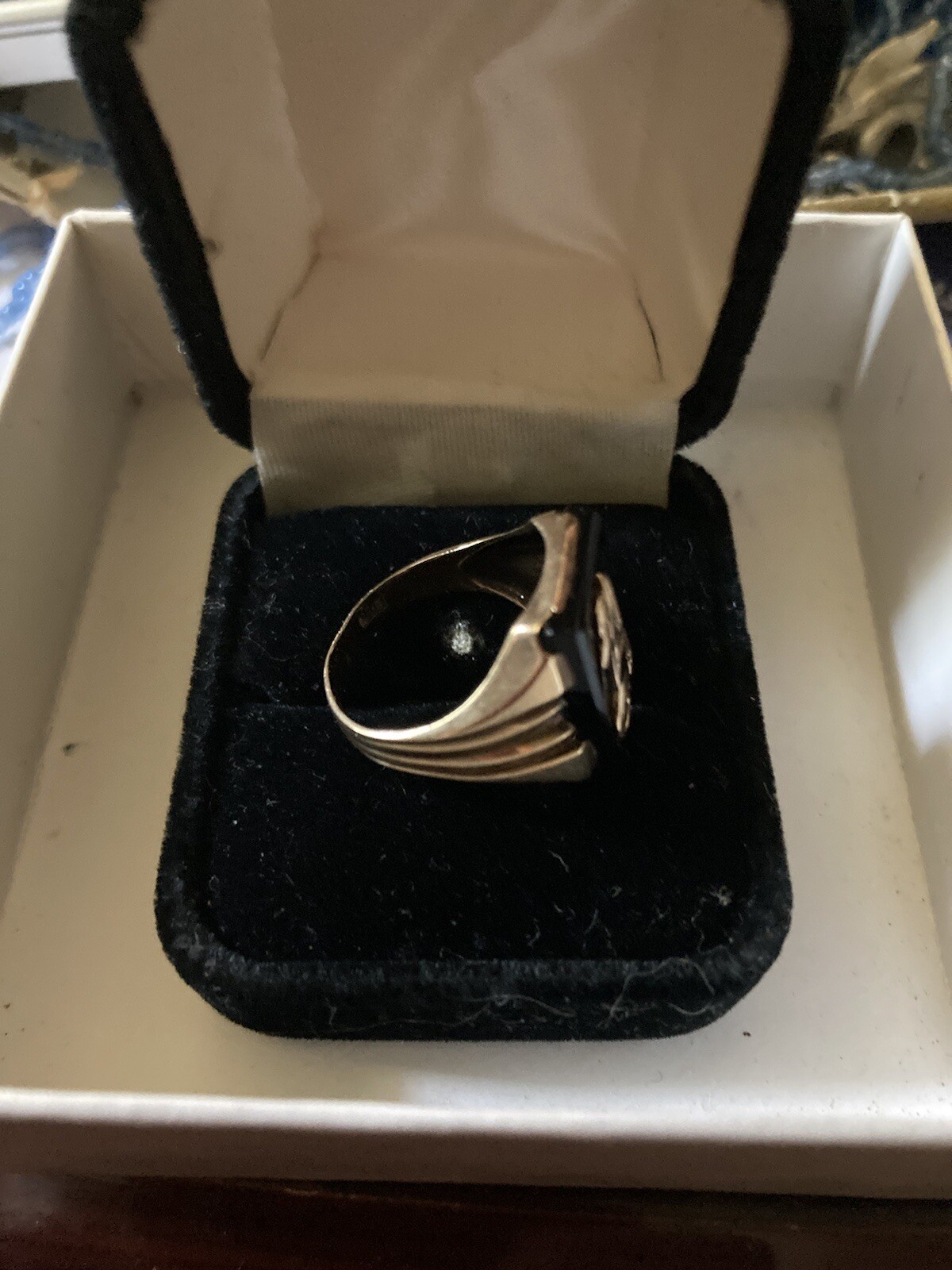 10k Yellow Gold .High School Class Ring ? Large A ? - Gem