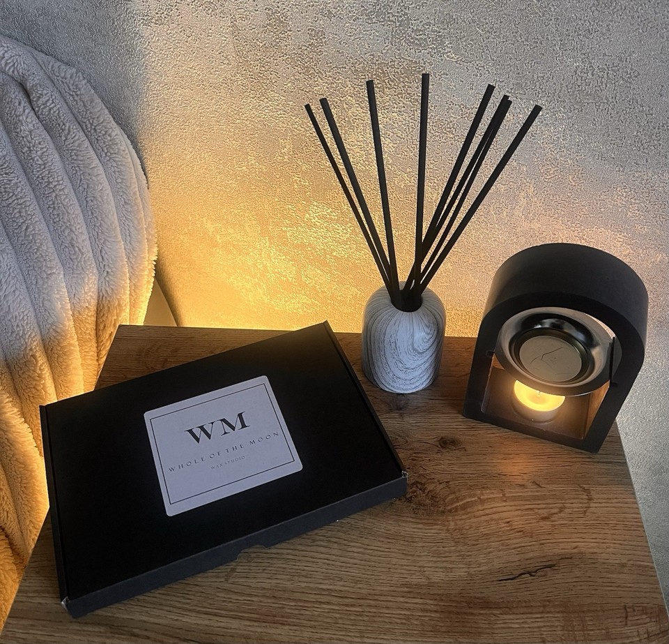 24 Scented Wax Melts Gift Set - SWEET Moon Selection Box by Whole of ...