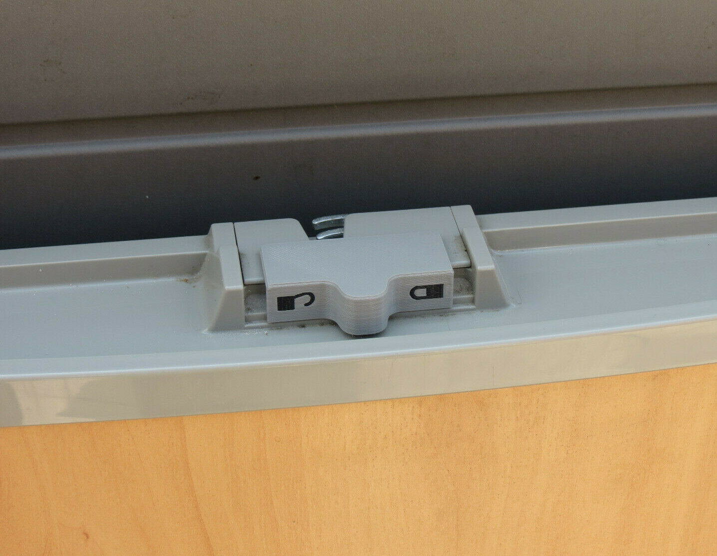 CARAVAN / MOTORHOME - Dometic / Electrolux Fridge Door Travel Lock ...