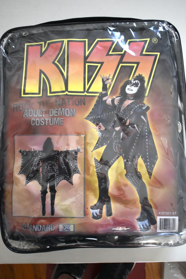KISS GENE SIMMONS COSTUME 2009 OFFICIAL KISS CATALOG SEALED NEVER WORE ...