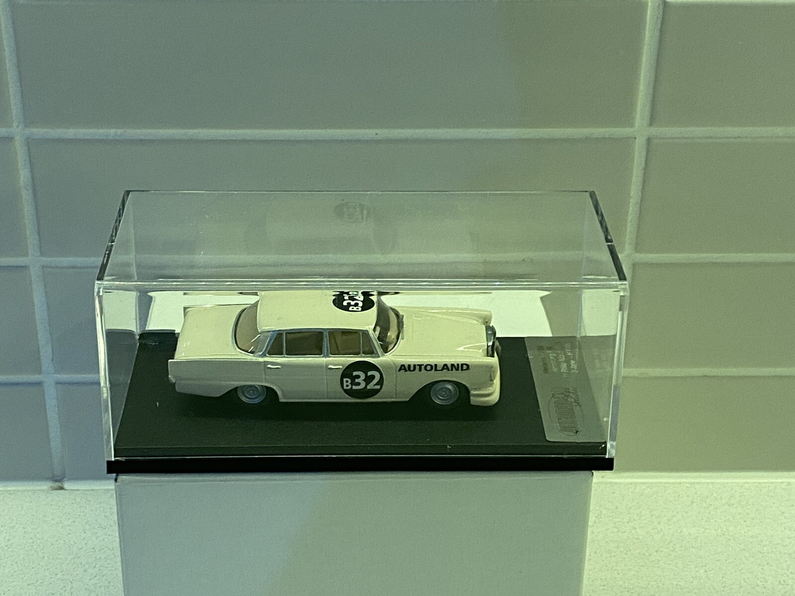 1:43 1961 PHILLIP ISLAND WINNER MERCEDES 220SE JANE/FIRTH | eBay