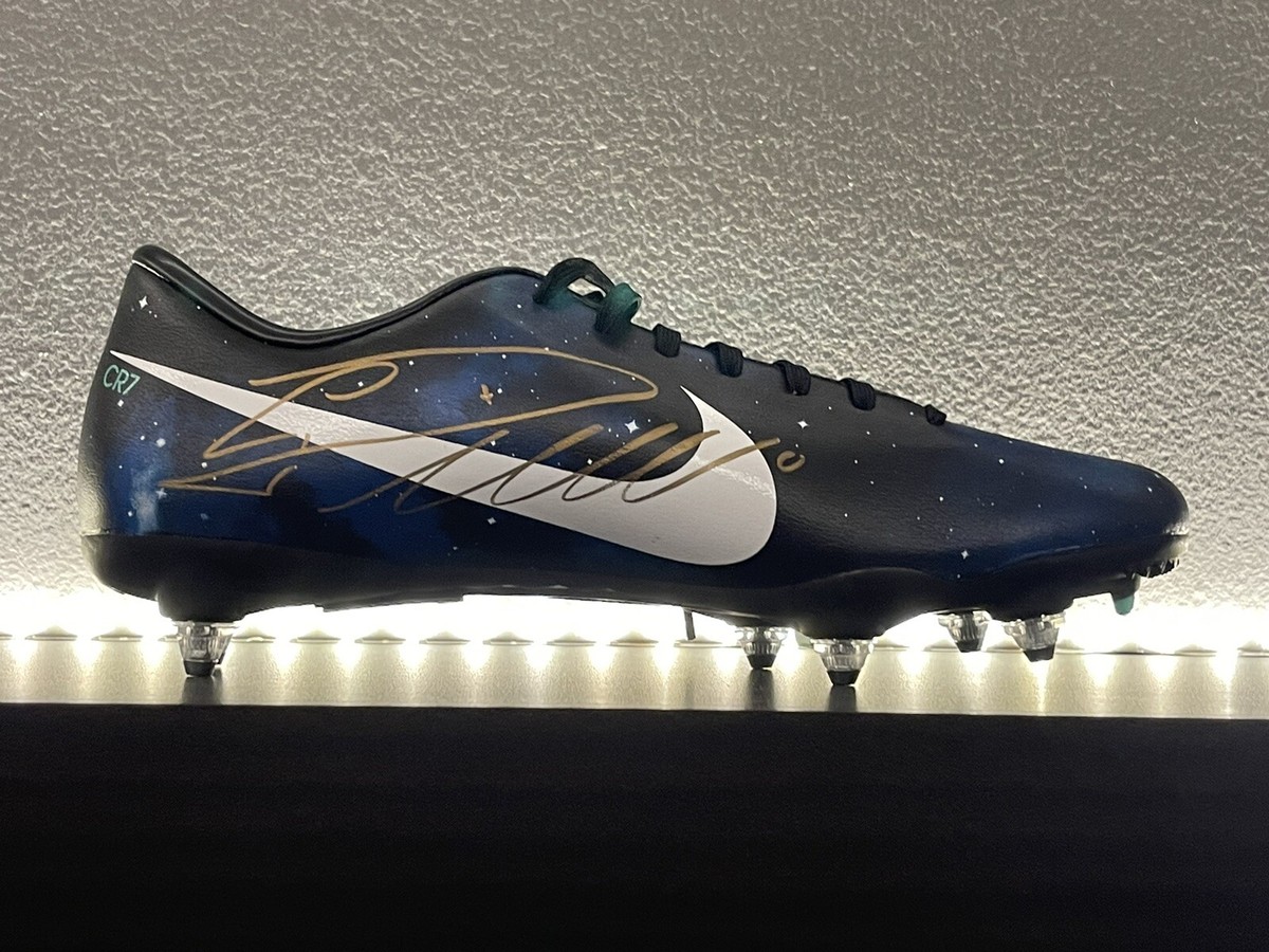 New! Cristiano Ronaldo signed Nike CR7 Mercurial Vapor New! Cristiano Ronaldo signed Nike CR7 Mercurial Vapor