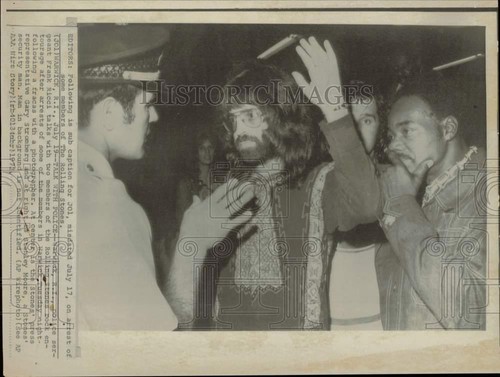 1973 Press Photo Police sergeant Frank Ricci & Rolling Stones' staff in ...