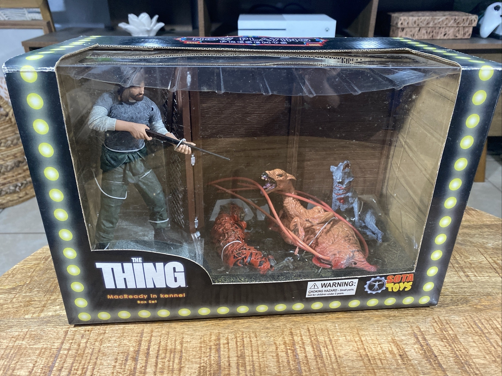 SUPER RARE SOTA TOYS 2006 NOW PLAYING THE THING MACREADY KENNEL BOX SET ...