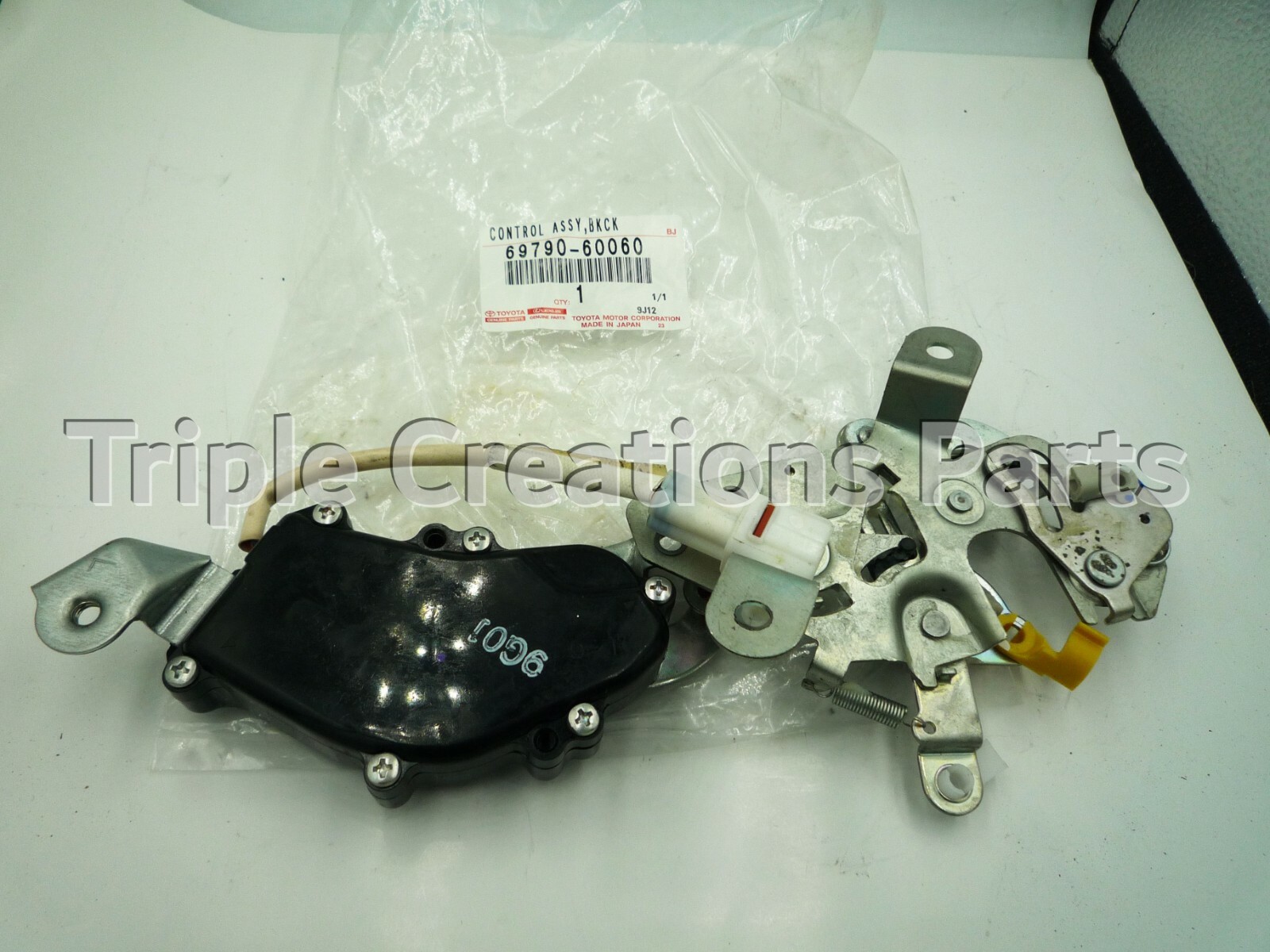 Genuine Toyota 69790-60060 Control Assy Back Door Lock 6979060060 OEM ...