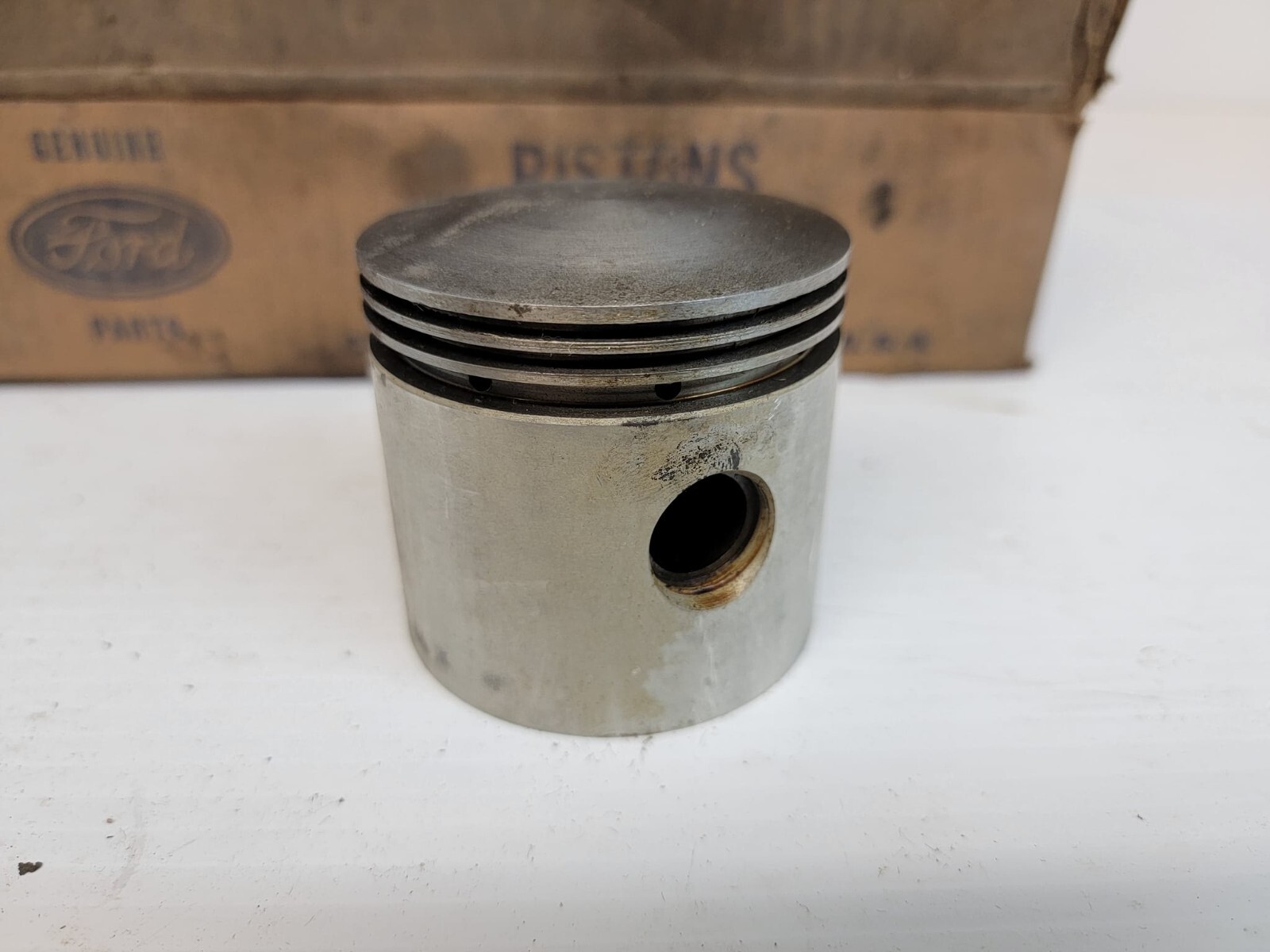 NOS Ford V8-60 Flathead Piston Set of (8) Pistons 52-6108-E 1937 1938 ...