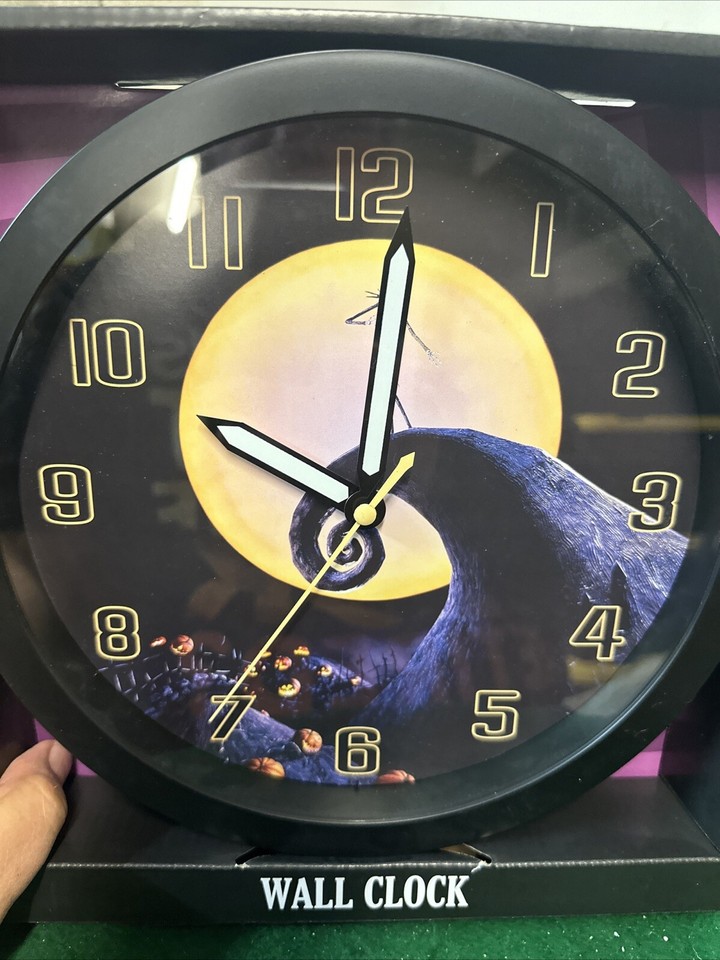 Nightmare Before Christmas Spiral Hill Wall Clock Disney 30th Annv Tim ...