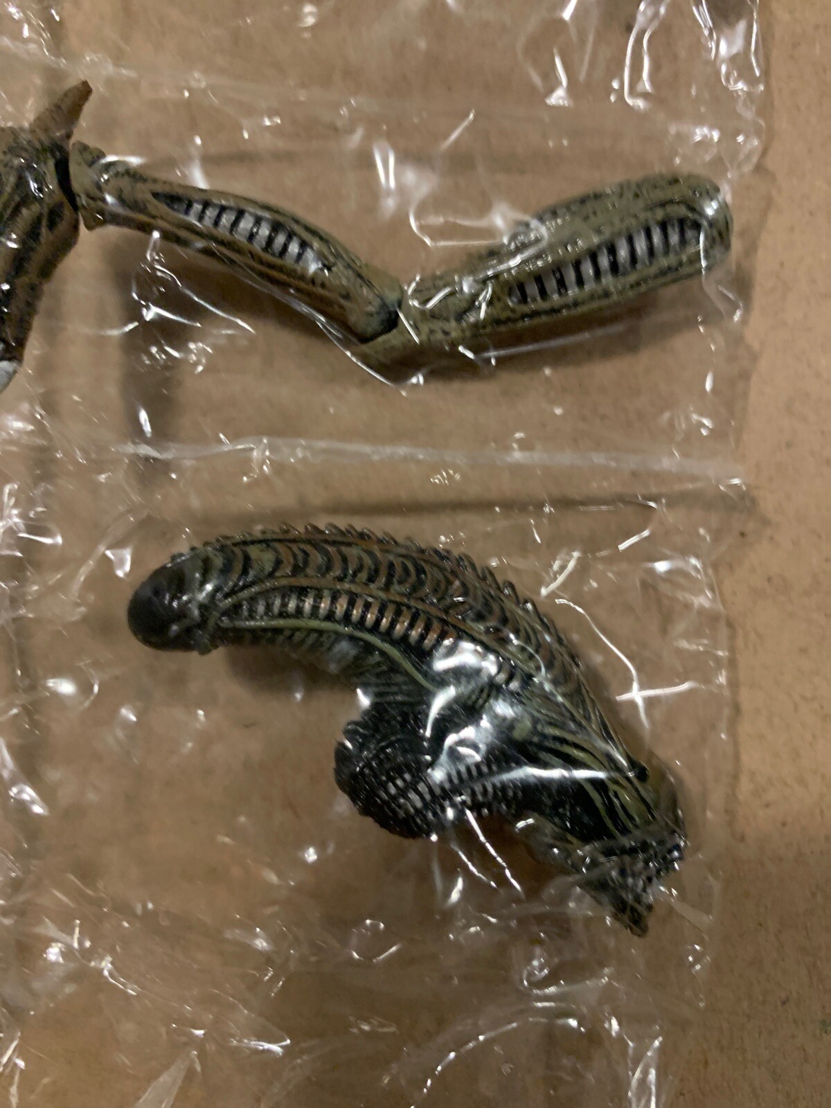 Hot Toys Snap Kit Aliens Xenomorph 3.75” Closed Mouth Complete Tan ...