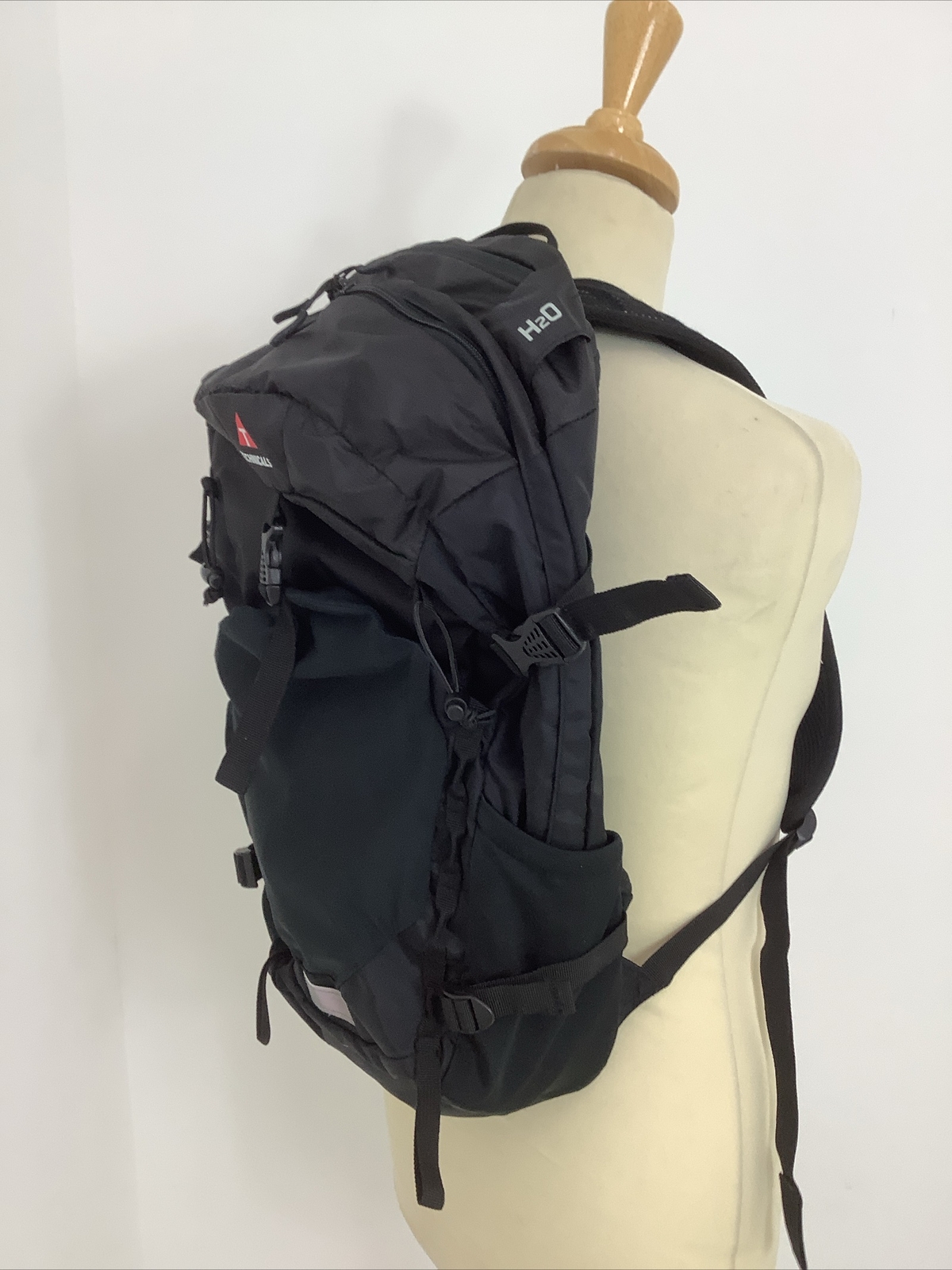 Technicals Glencoe 22L Backpack Hiking Walking Rucksack Camping #W | eBay