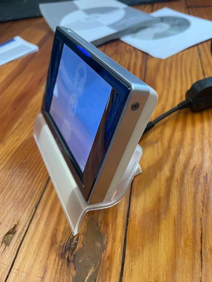 Olympus m:robe MR-500i Black/White ( 20 GB ) Digital Media Player ...