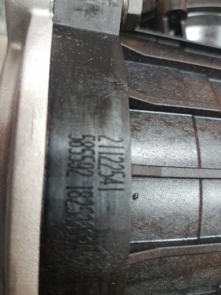 NEW 100% Genuine OEM Volvo D13 oil separator 21122541 plus gasket ...