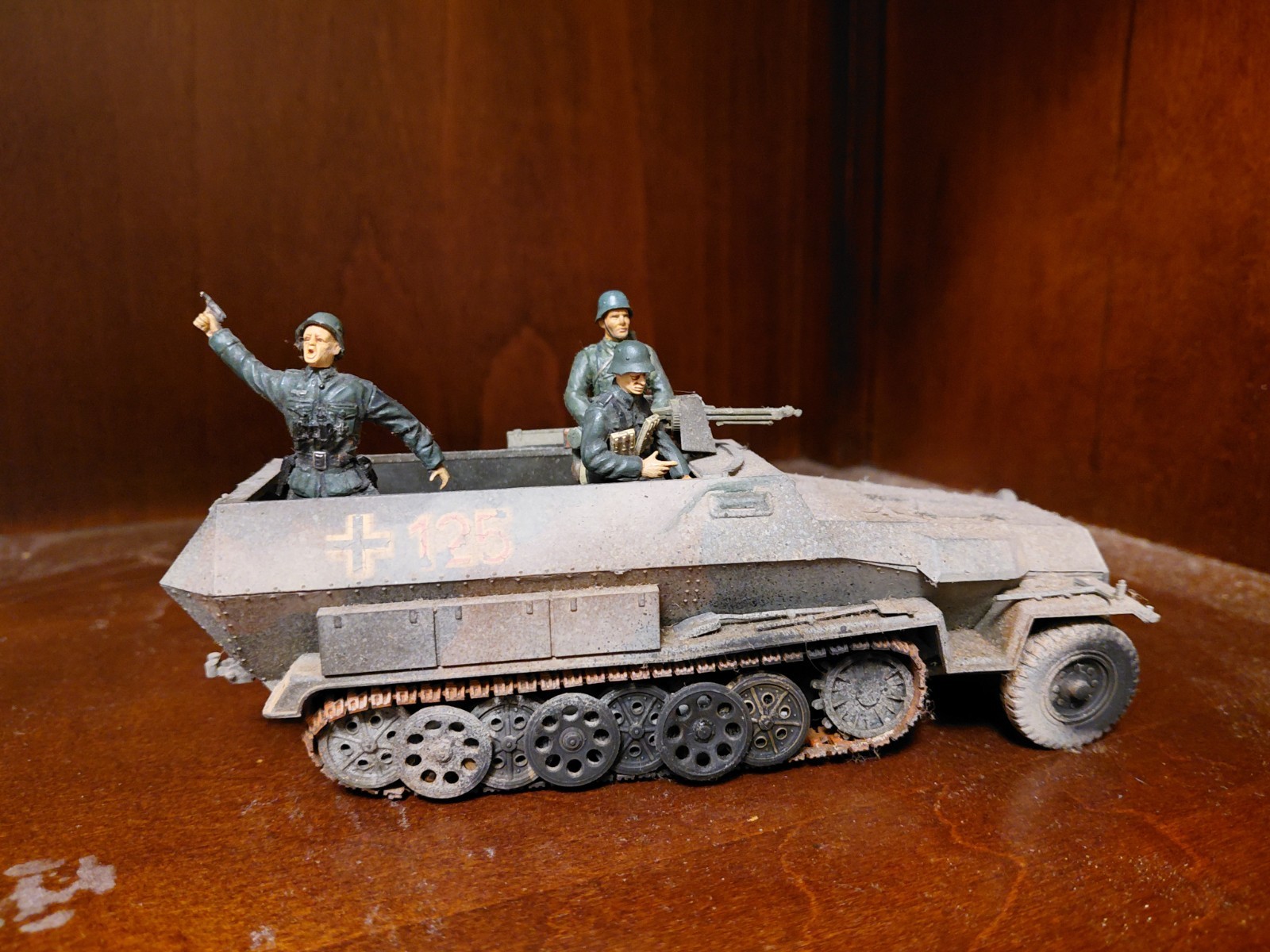 Built 1:35 scale Half-Track Tank WW2, German Hanomag Sd.Kfz.251.1/1 ...