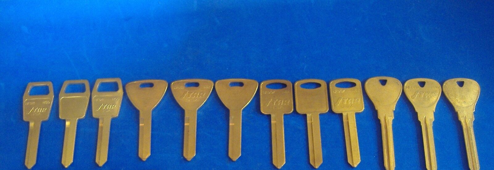 LOT OF 155 PIECE LARGE ANTIQUE AUTO CAR KEY BLANK ASSORTMENT | eBay