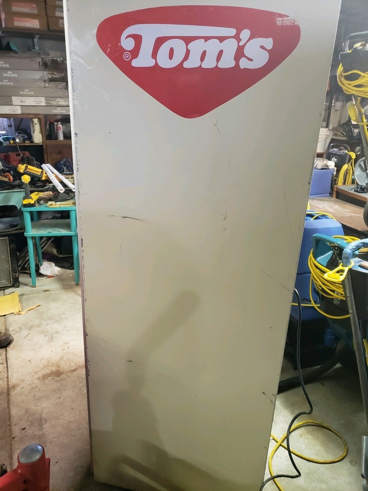 TOMS Vintage Showcase SNACK VENDING MACHINE 22 SPINDLES SHIPPING ...