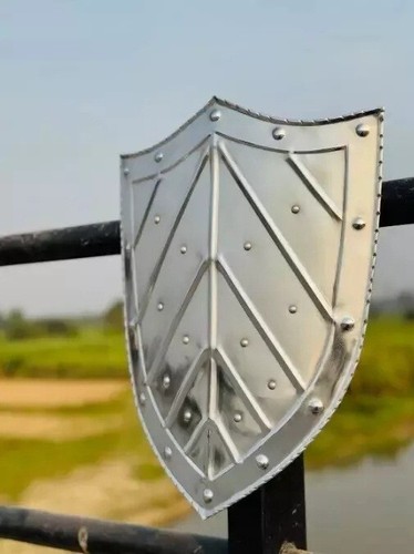 Medieval Knight Pointed Shield ~ Functional Armor Shield Knight Best ...