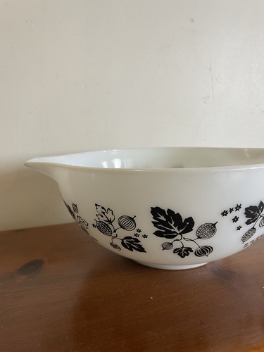 Pyrex 443 Black White Gooseberry 2 1/2 QT quart Cinderella Mixing Bowl ...
