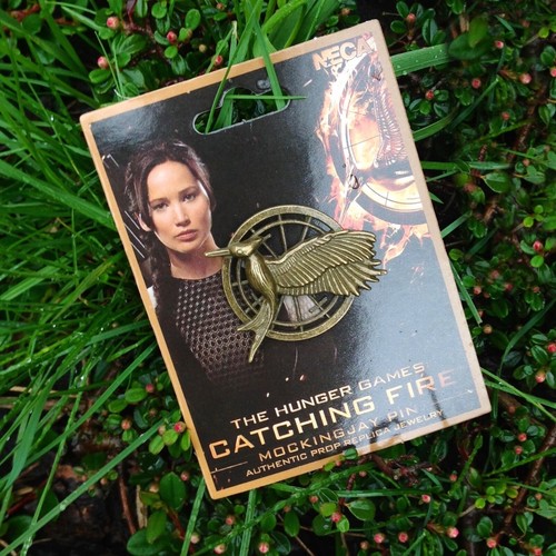 NECA The Hunger Games Catching Fire Mockingjay Pin Authentic Prop ...
