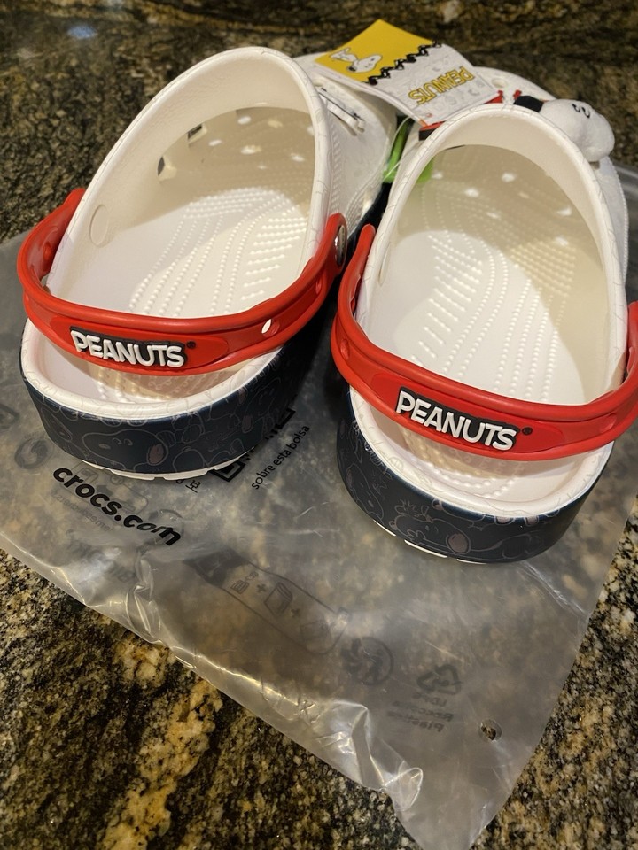 NEW Womens Crocs Peanuts Snoopy Classic Clog Shoes, size 9 (also mens ...