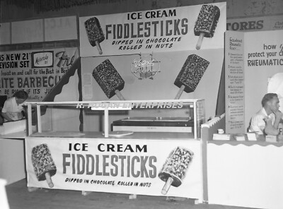 C. 1955 FIDDLESTICKS VELVET ICE CREAM COUNTER NASHVILLE TN 8X10 PHOTO ...
