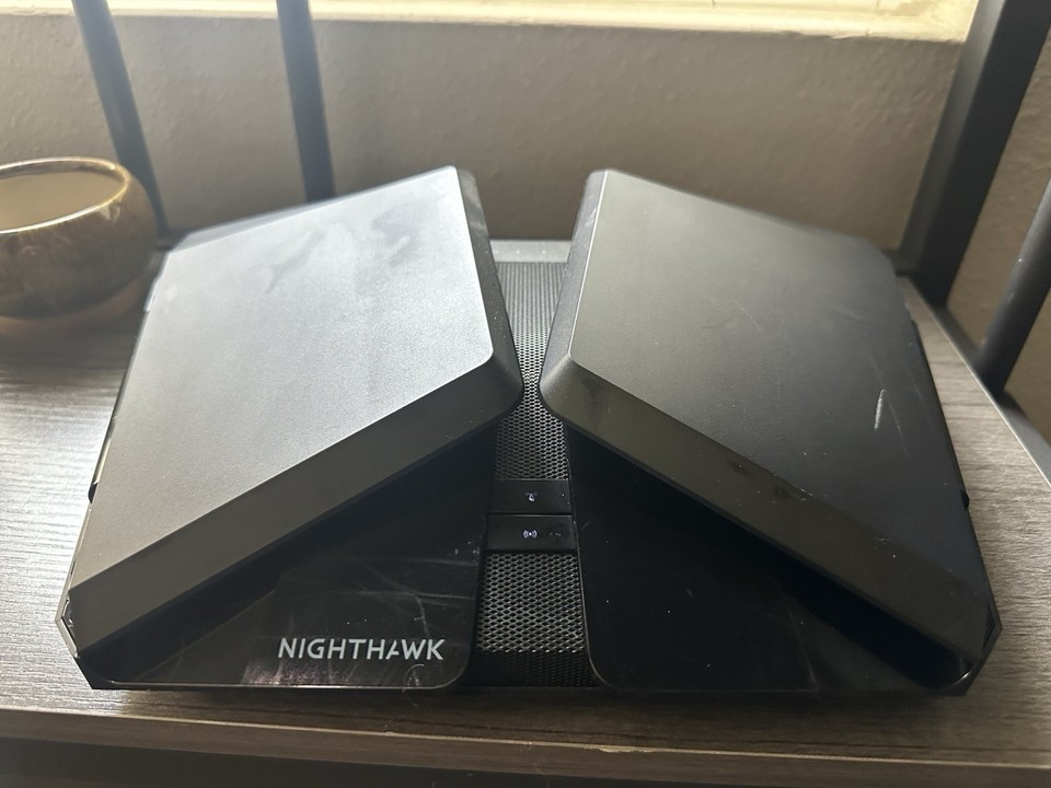NETGEAR Nighthawk RAXE500 AXE11000 Tri-Band WiFi 6E Router & Arris ...