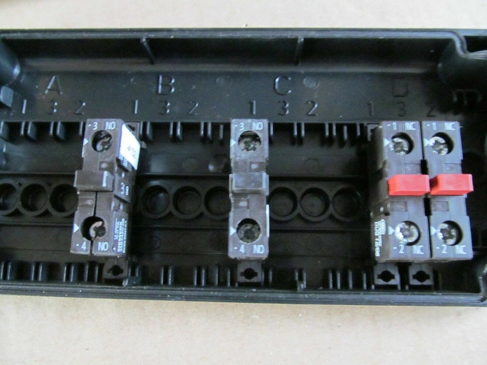 Siemens 3SB38 Command Position Gehäuse 4.Fach , NOT-AUS , 2 x Taster ...