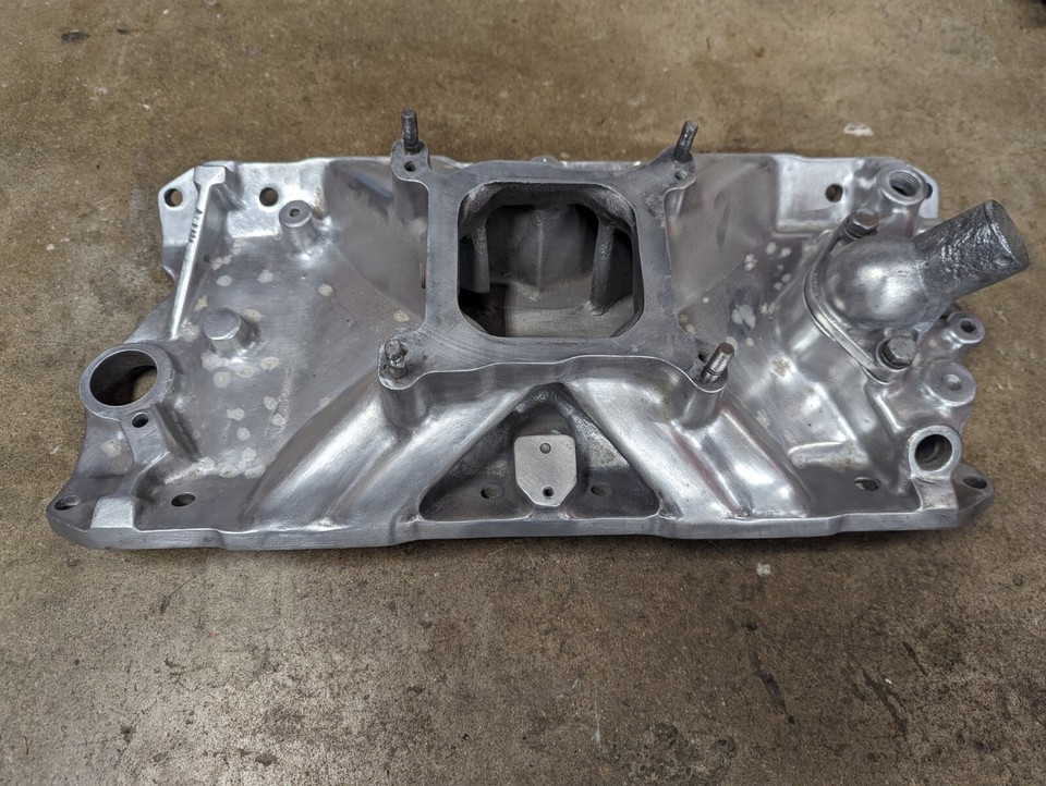 EDELBROCK TORKER 2725 INTAKE Manifold Chevy 283 302 327 350 400 SBC ...