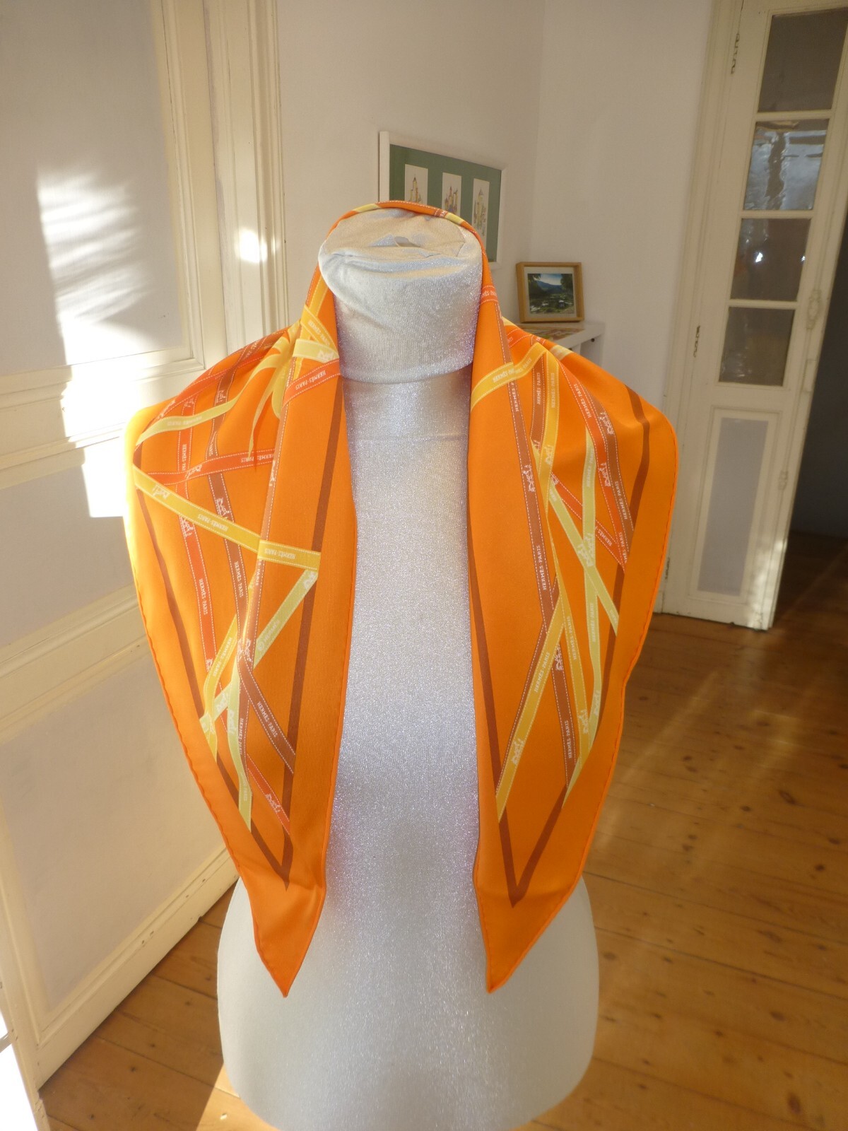 foulard, triangle pointu Hermès, en soie. Modèle bolduc avec boite | eBay