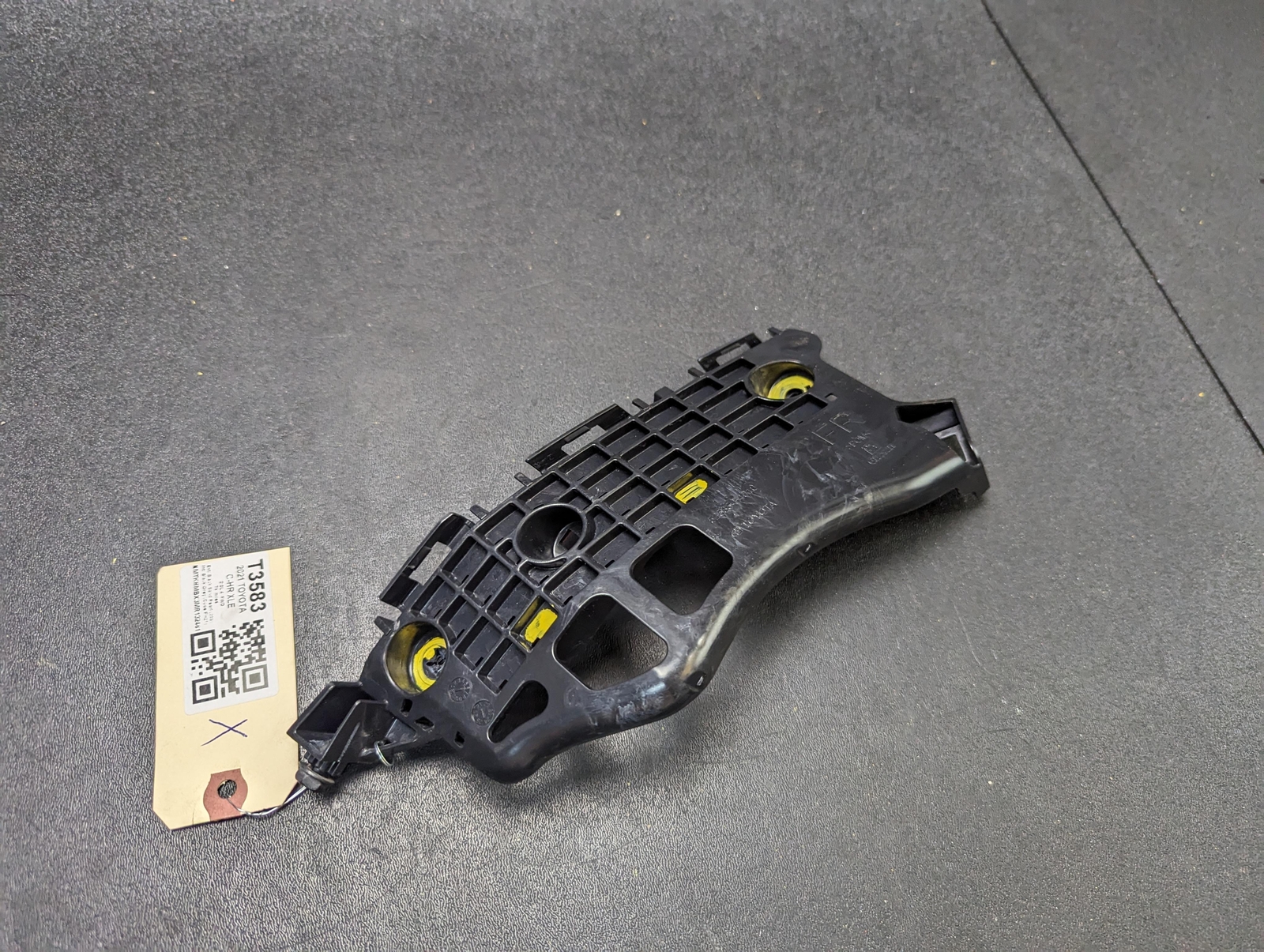 Front Bumper Right Side Bracket 2021 Toyota C-HR 52535-F4010 2018 2019 ...