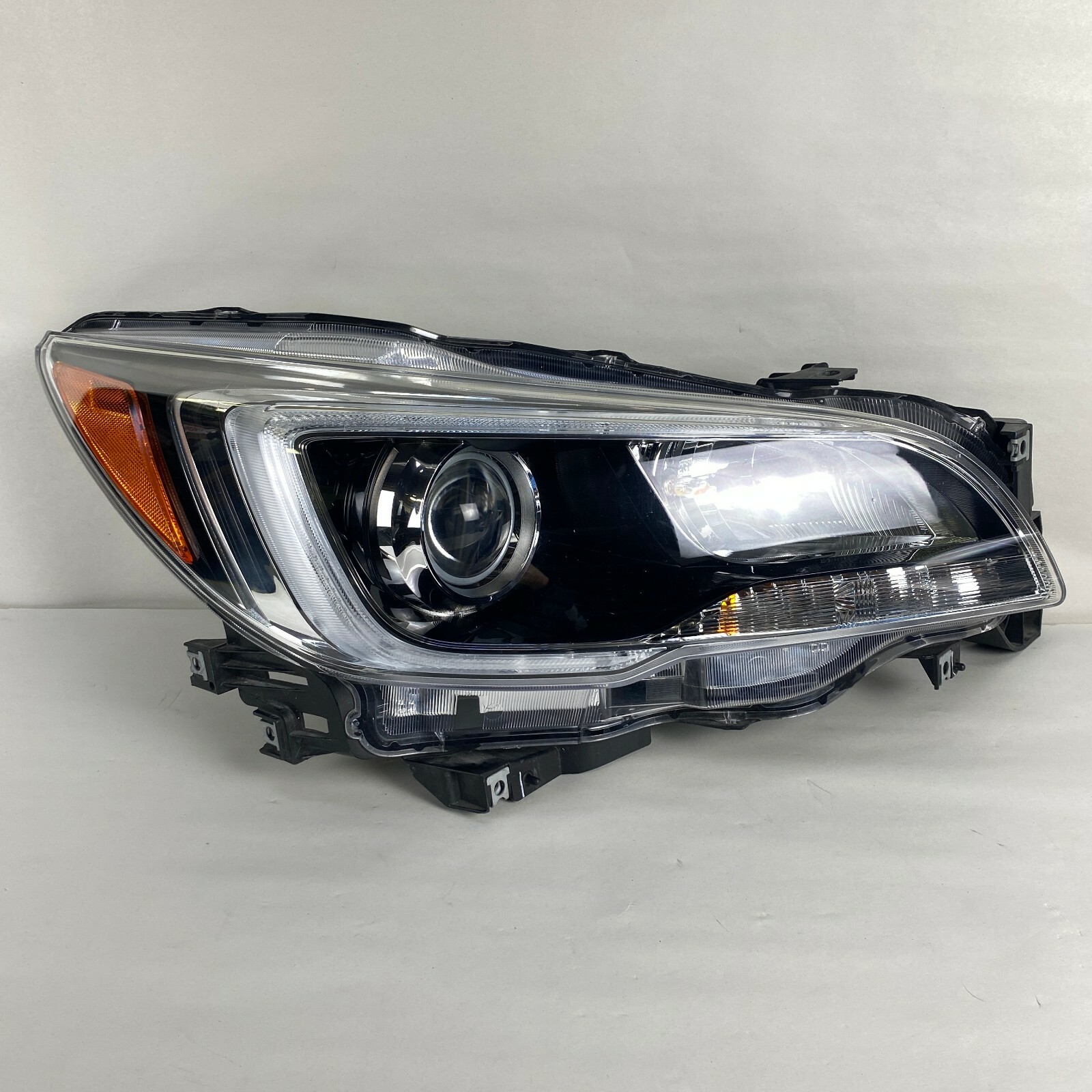 OEM 2015 16 2017 Subaru Legacy Outback Front Right Halogen Headlight ...