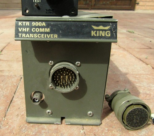 King KTR-900 VHF Comm Transceiver P/N 064-1003-00 WITH TWO CONTROL ...