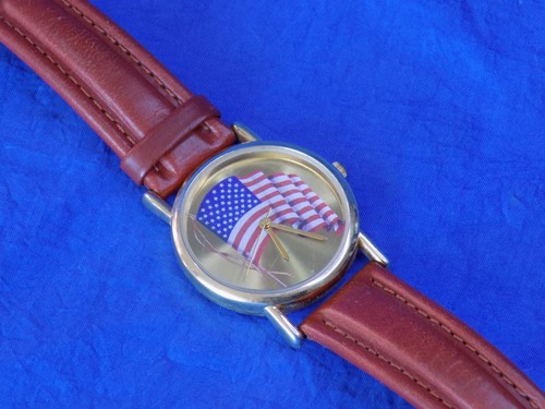 AVON AMERICAN FLAG WATCH F69155-1 Collectible Time Piece Vintage Circa ...